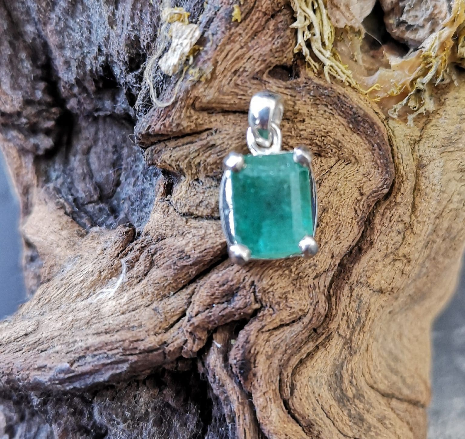 Pendentif Émeraude Gemme Monture Argent réf 3025 - Vanarom's Nature